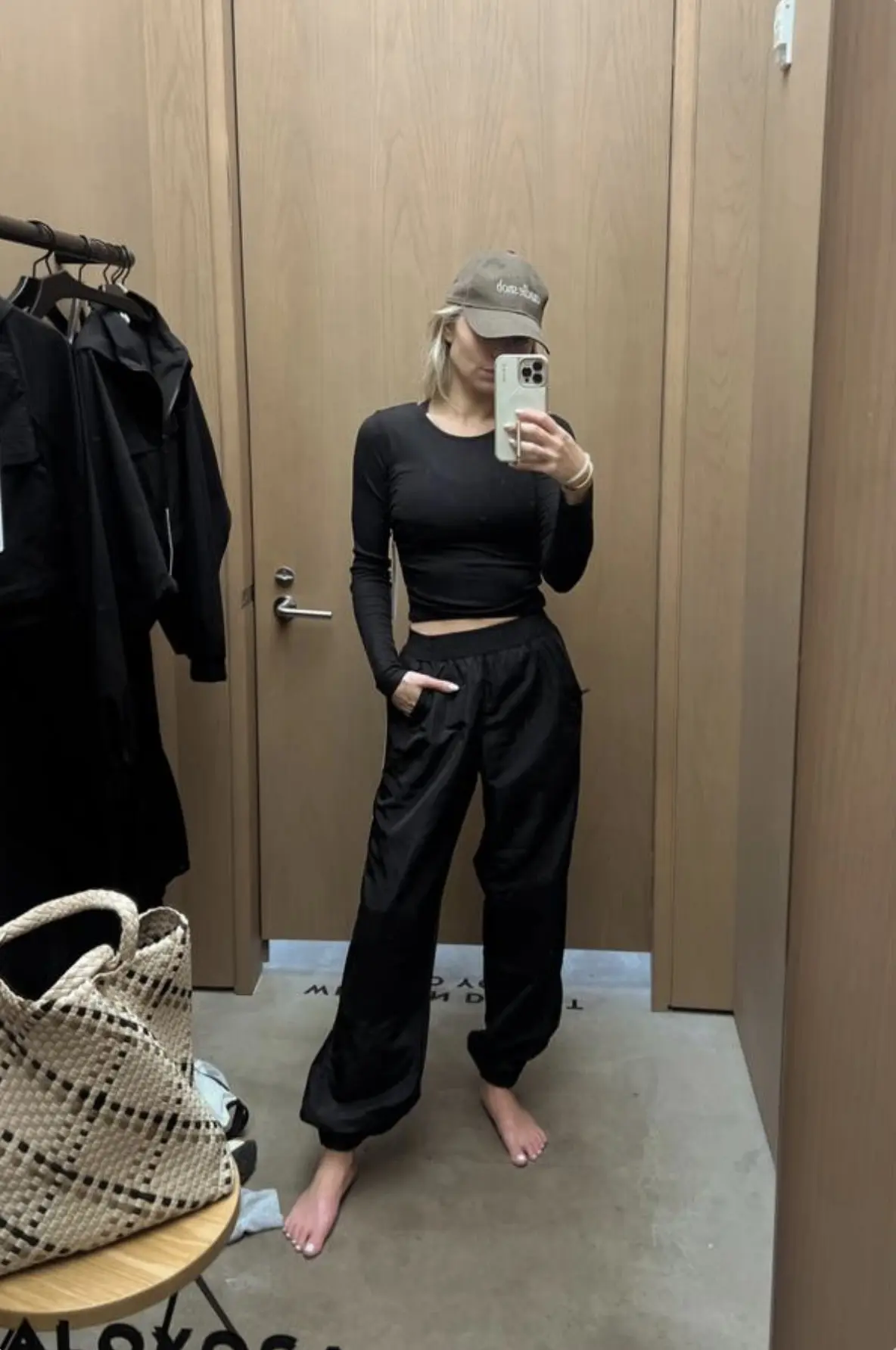 30 (Comfortable!) Travel Outfits: Stylish Outfits for Flying